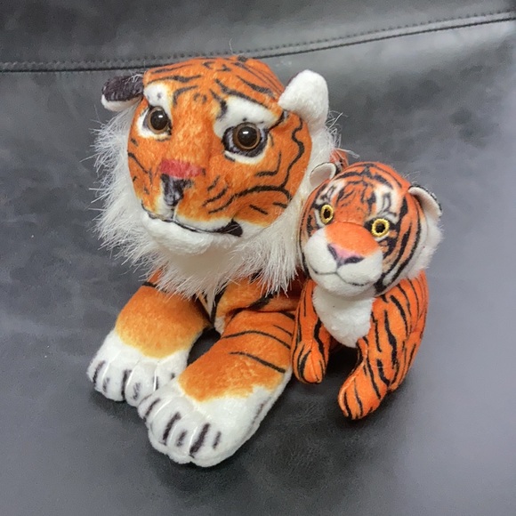 National Geographic KIDS | Toys | Big Tiger Big Eyes Furry Beard Laying ...